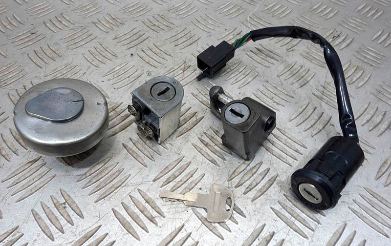 Yahoo!オークション - スーパーカブ90 HA02 イグニッションキー/タンク...