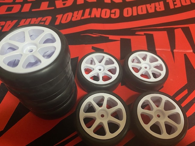 Yahoo!オークション - RUSH-VR3-24X/7ホイール2セット新品