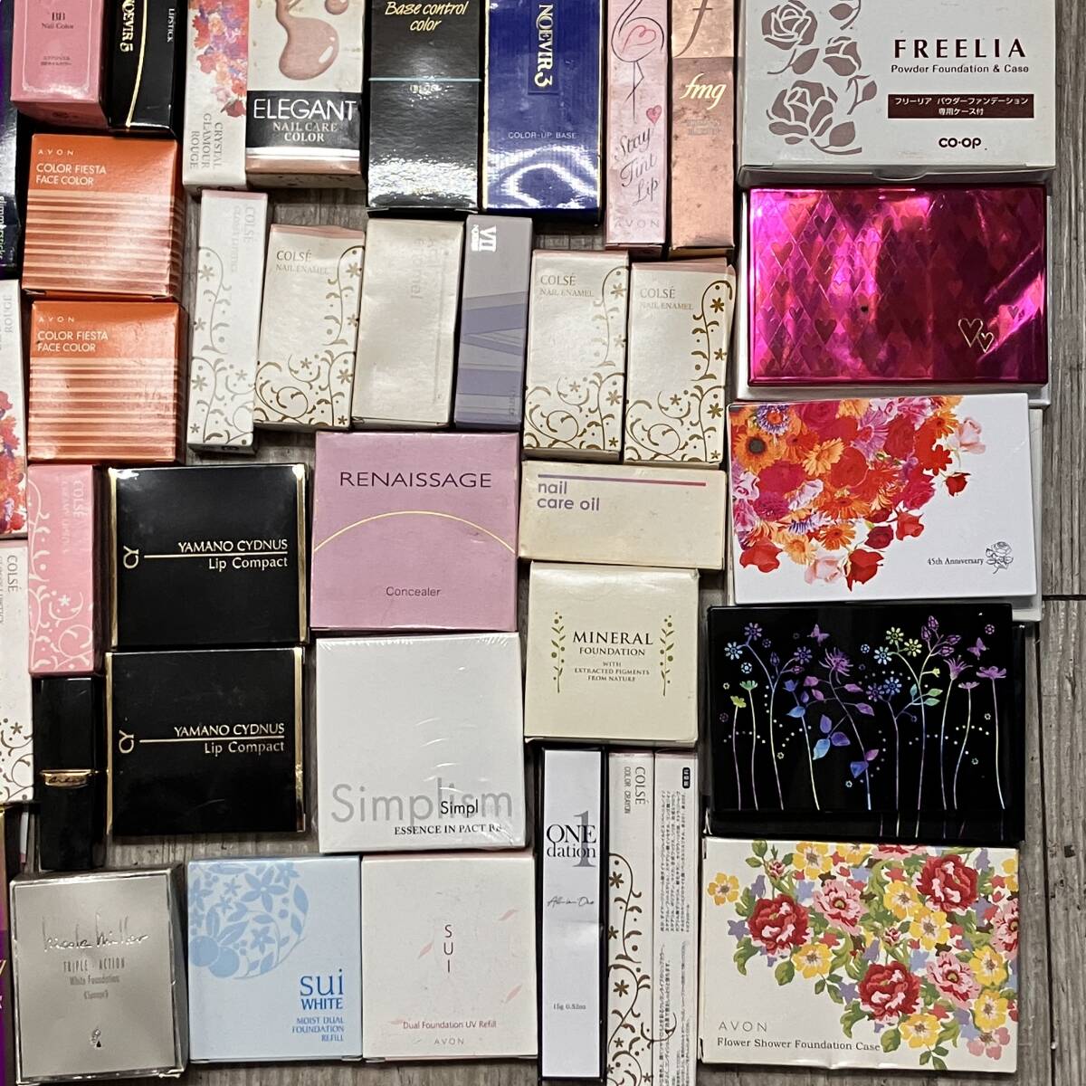 Yahoo!オークション - (志木)【未使用大量】化粧品 まとめ 240点以上(...