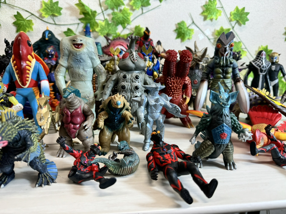 Yahoo!オークション - 6924-02 ウルトラ怪獣大集合 ウルトラ怪獣おまと...
