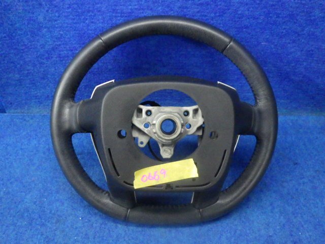 Yahoo!オークション - アクア NHP10 純正レザーステアリング 前期 エア...