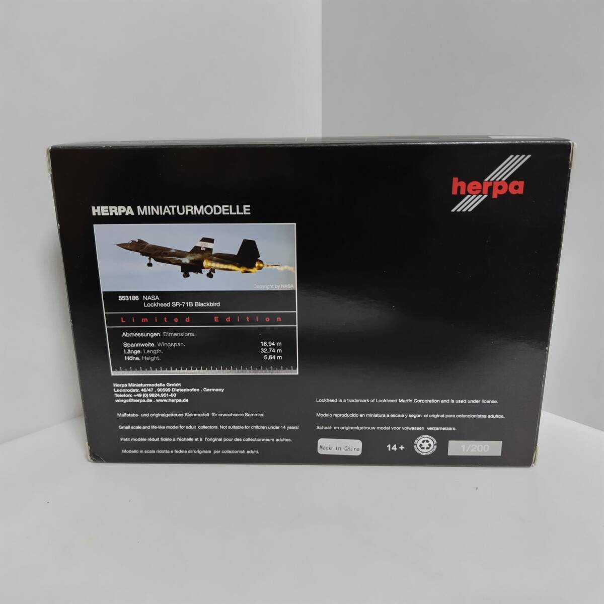 Yahoo!オークション - 1/200 SR-71B ブラックバード NASA ヘルパ