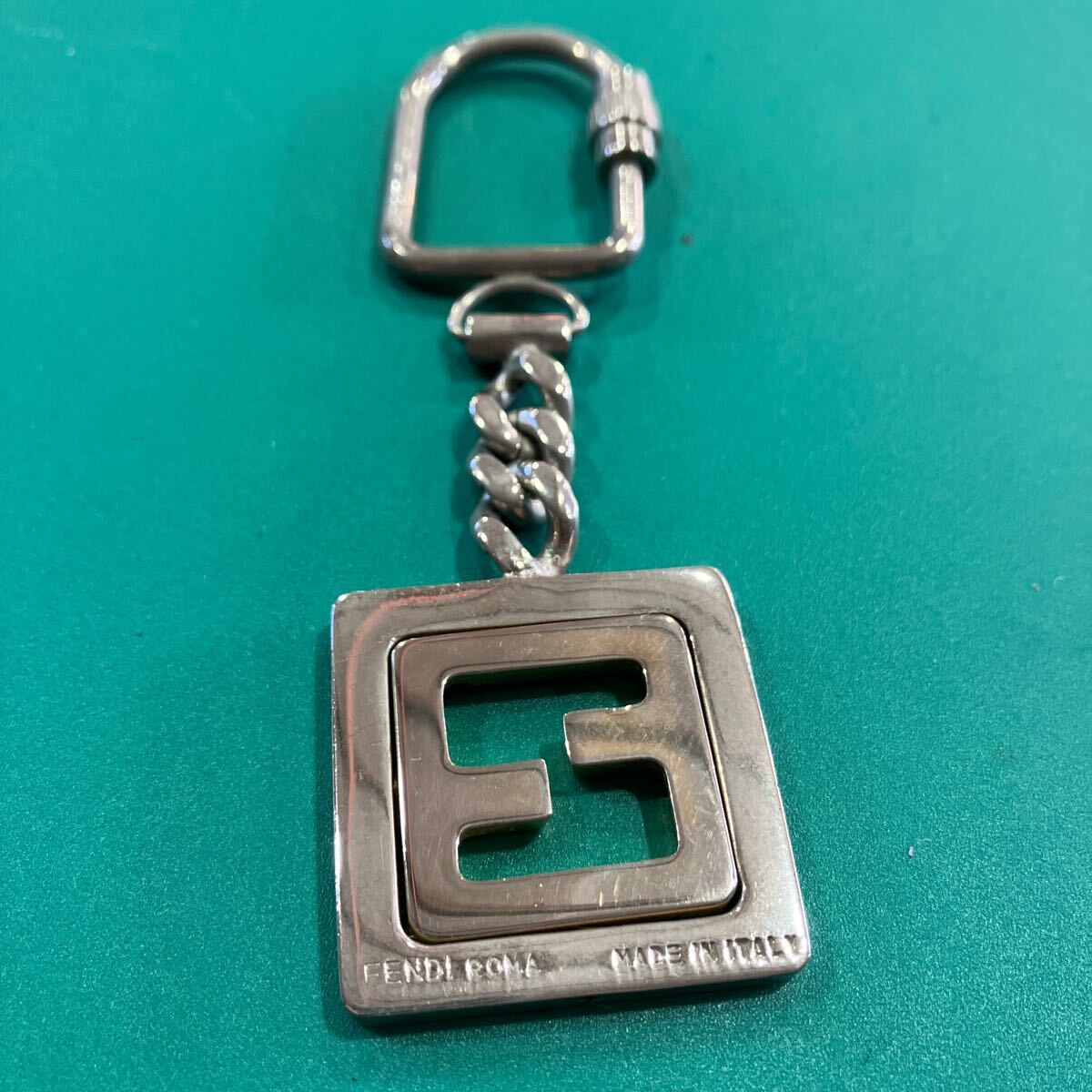 Yahoo!オークション - 【B-48】 FENDI キーホルダーズッカFF ロゴマー...