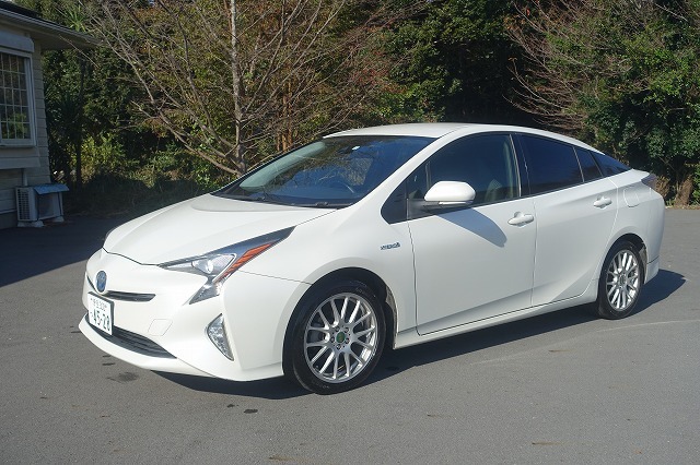 Yahoo!オークション - 個人出品 プリウスZVW50 S 車検R7年2月 美車