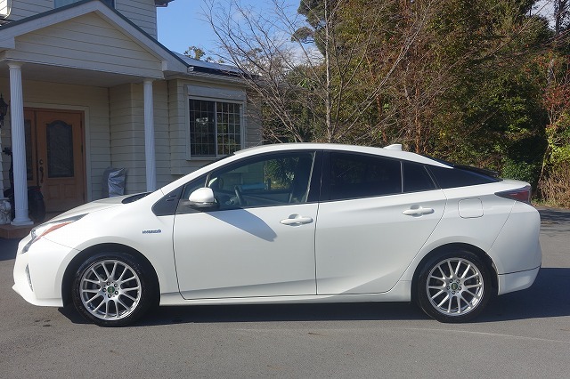 Yahoo!オークション - 個人出品 プリウスZVW50 S 車検R7年2月 美車