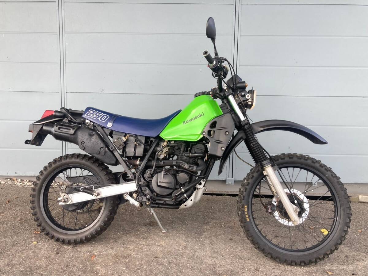 Yahoo!オークション - 神戸明石発 kawasaki KLR250（KL250D) 書類付き ...