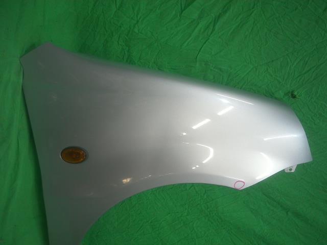 Yahoo!オークション - ミニカ HBD-H42V 右Fフェンダー ライラ 3G83 A31...