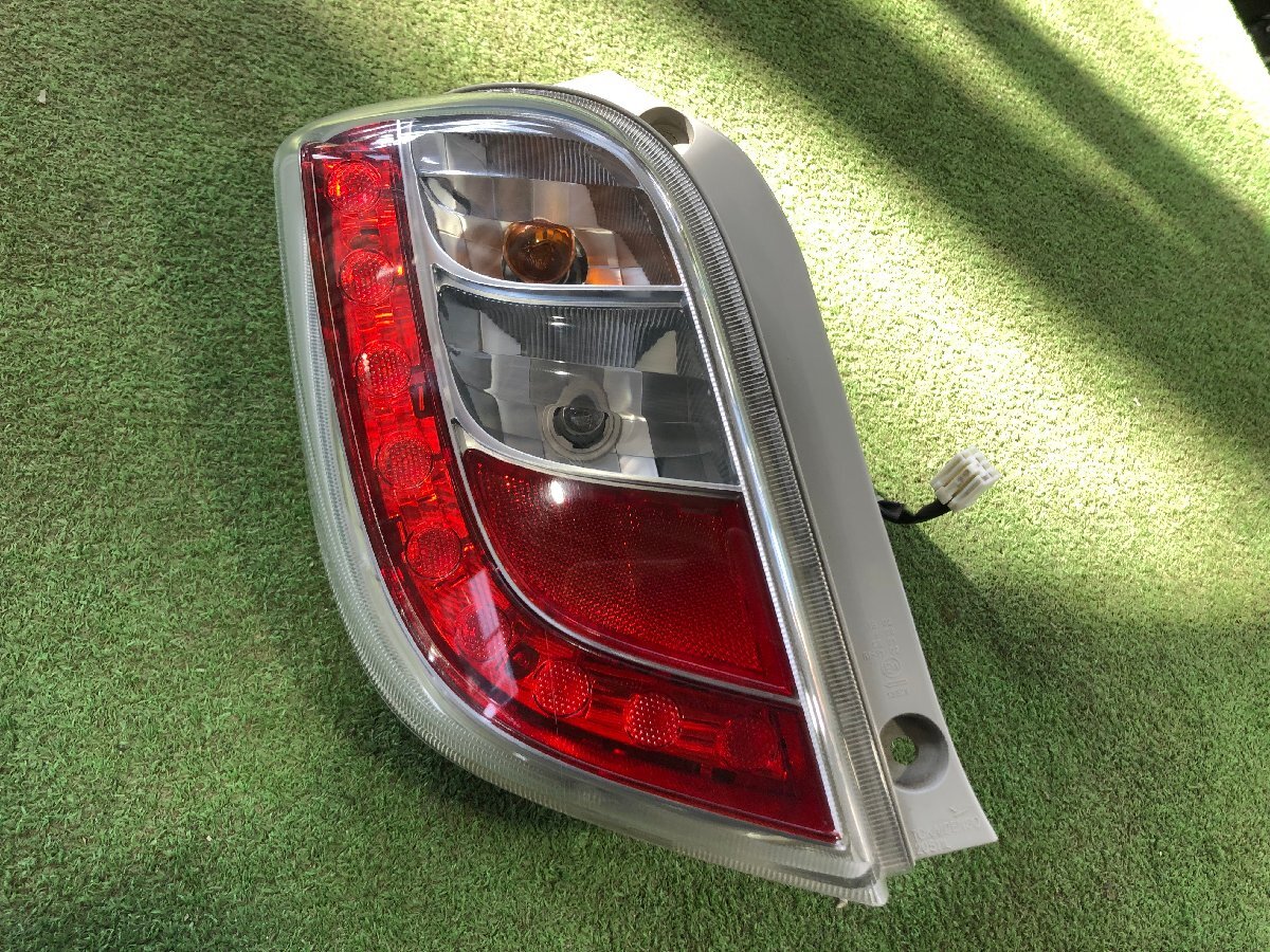 Yahoo!オークション - LA300A/LA310A ピクシスエポック 前期 左テール...