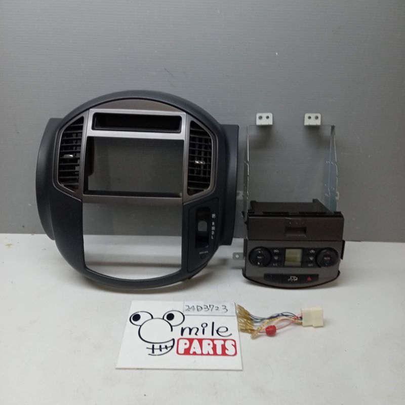 Yahoo!オークション - B30／NB30 ラフェスタ 純正 オーディオパ...