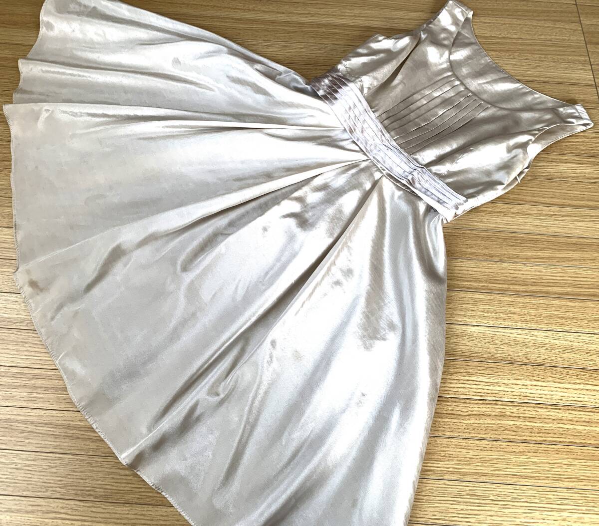 Yahoo!オークション - 570 フォーマルドレス フレアーたっぷり 光沢シ...