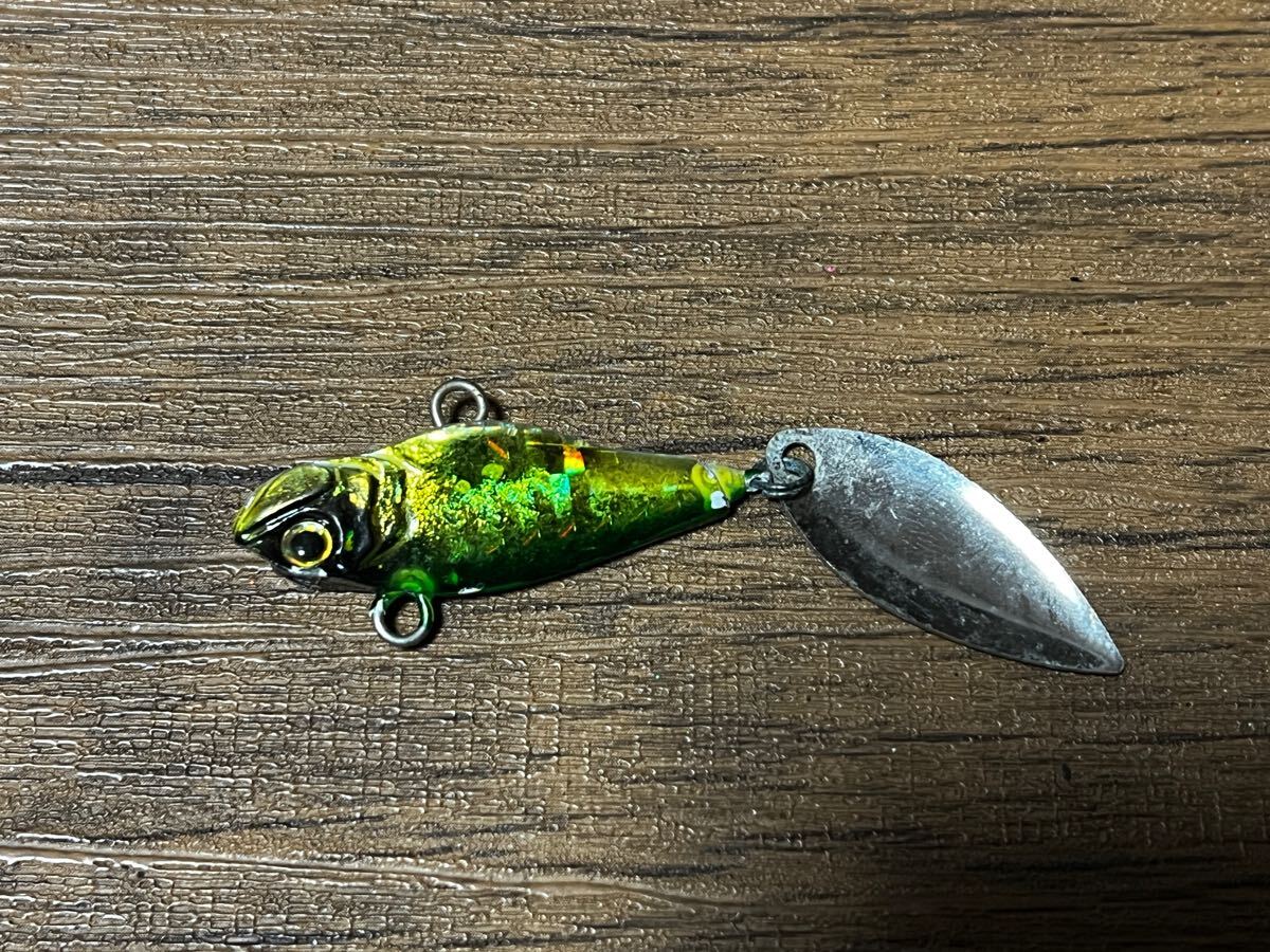 Yahoo!オークション - メーカー不明スピンテールジグ18g 緑系カラー 管...