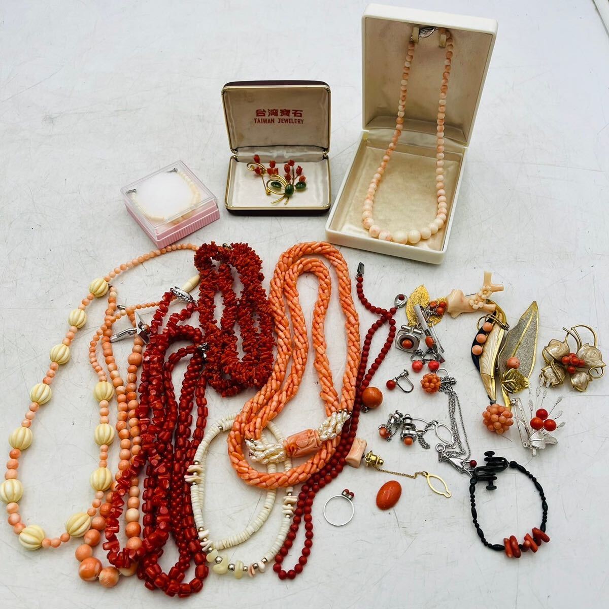 Yahoo!オークション - 珊瑚イミテーションまとめ 0.6kg ネックレス イ...