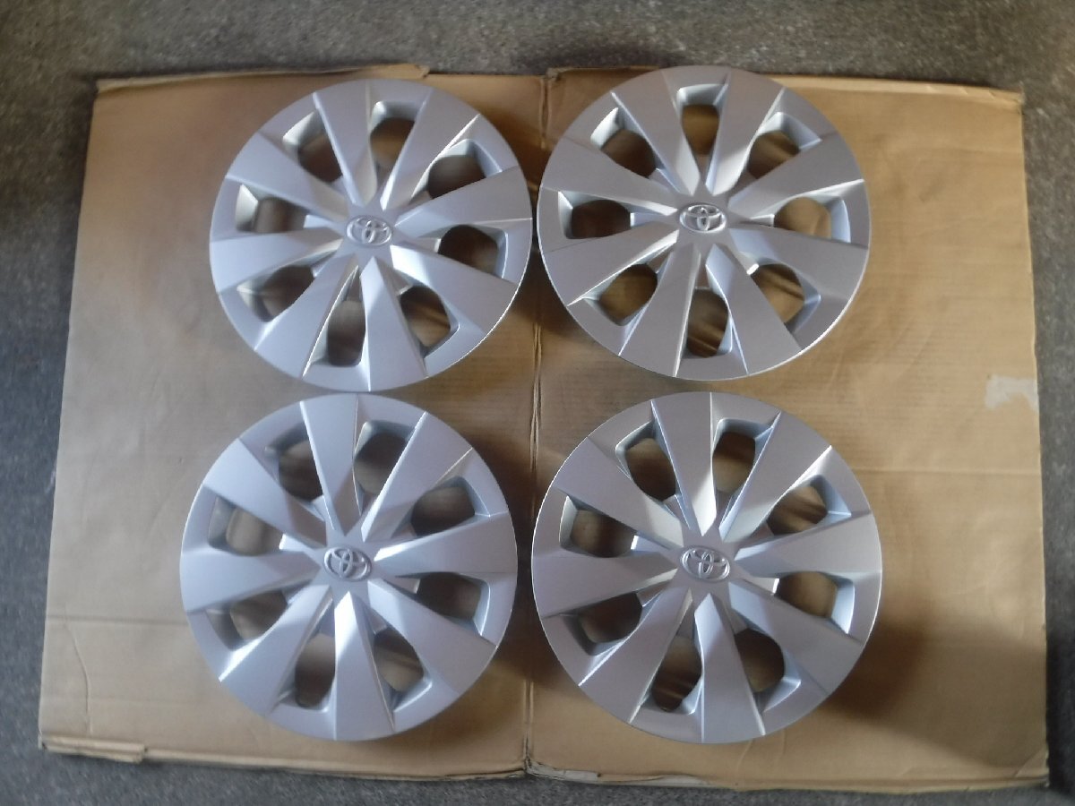 Yahoo!オークション - 【K622】ホイールキャップ4枚 カローラツーリン...