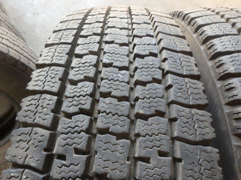 Yahoo!オークション - L733 送料無料【195/85R16 114/112】トーヨー M9...