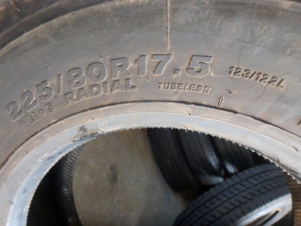 Yahoo!オークション - L833 うすイボ 送料無料【225/80R17.5 123/122】...