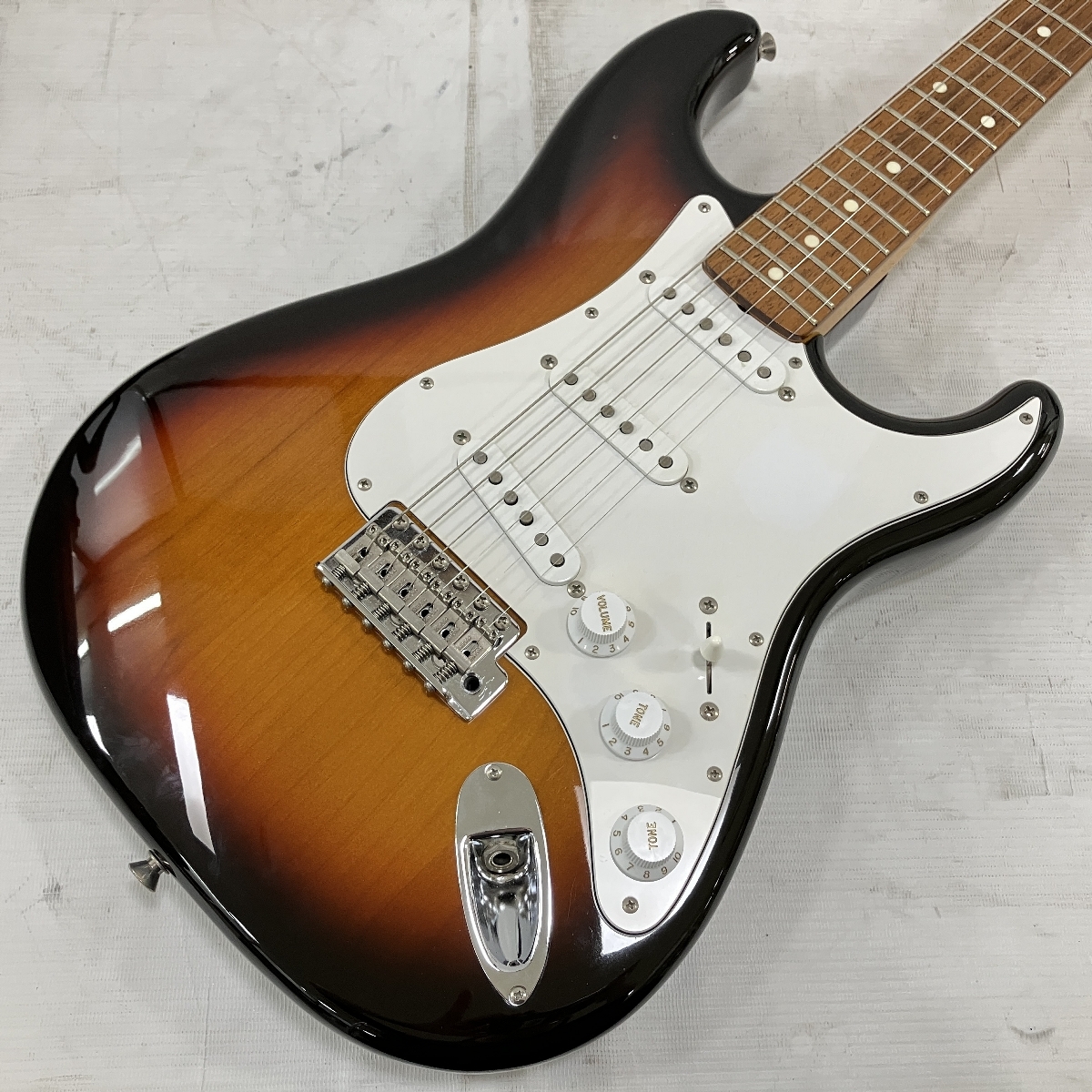Yahoo!オークション - Fender Japan ST62M-US 3TS ストラト Yahoo!オークション - Fender Japan ST62M-US 3TS ストラト