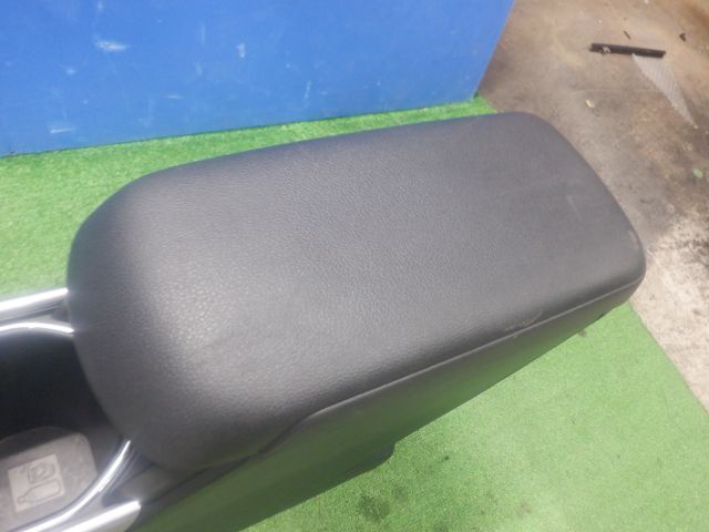 Yahoo!オークション - ロッキー 5AA-A202S プレミアムG ハイブリッド ...