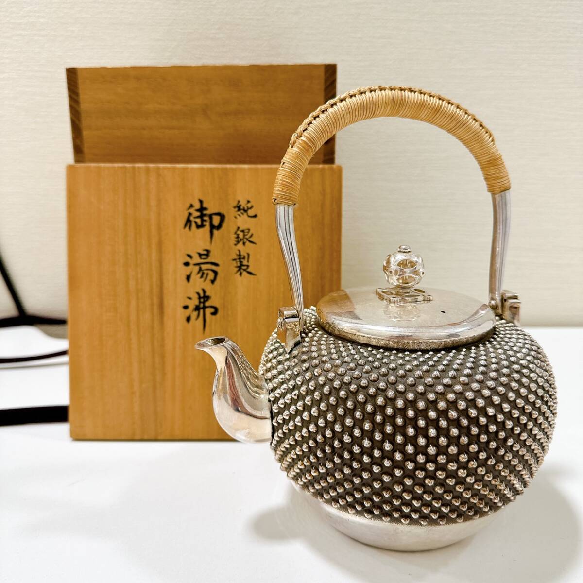 TOA-4472 1円 銀瓶 純銀製御湯沸 あられ 霰 重量約547.73g 銀 シルバー SILVER 木箱 茶道具 骨董品 金属工芸 ヴィンテージ 歴史(銀製)｜売買されたオークション情報 ...