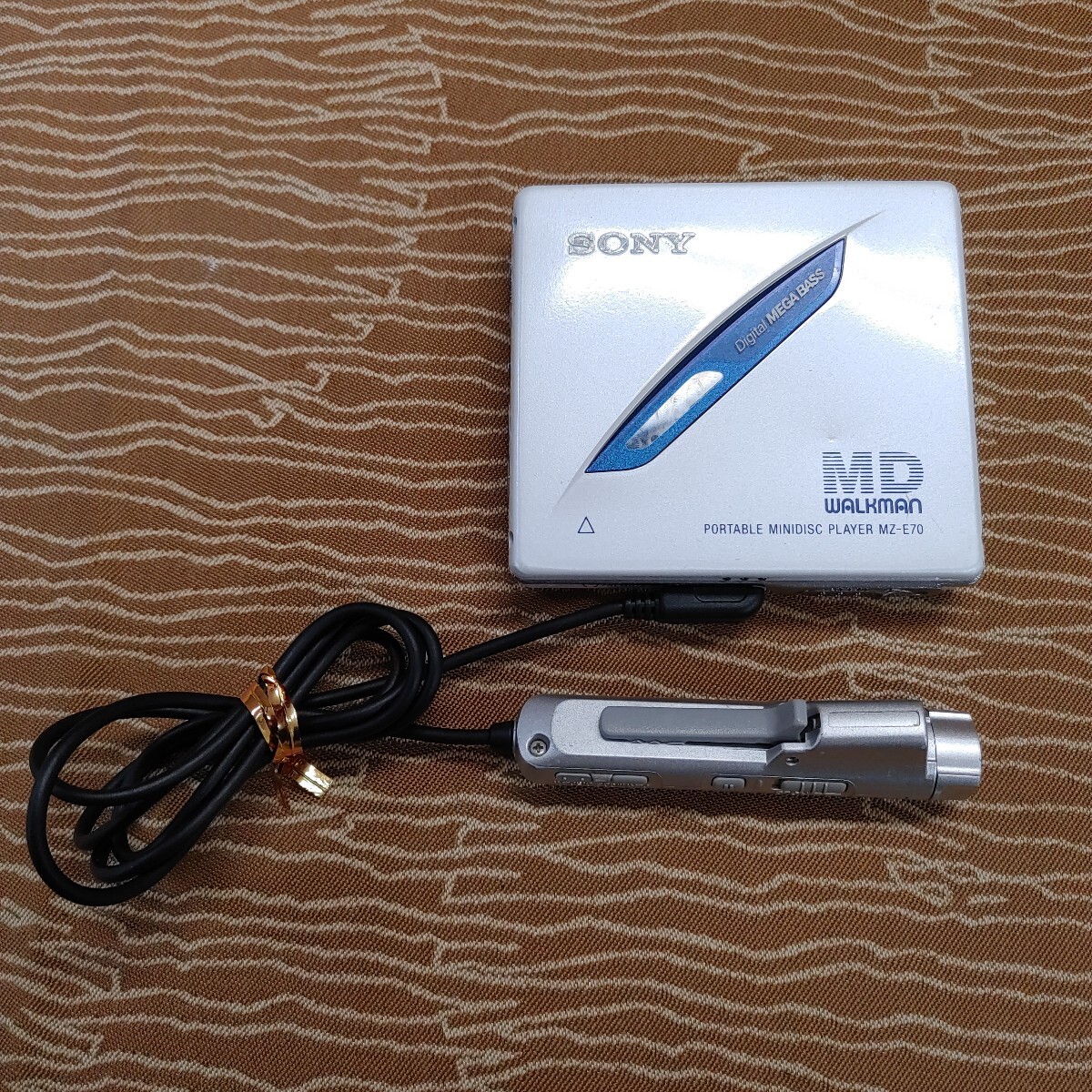 Yahoo!オークション - 【SONY ポータブルMDプレーヤー MZ-E70】ジャン...