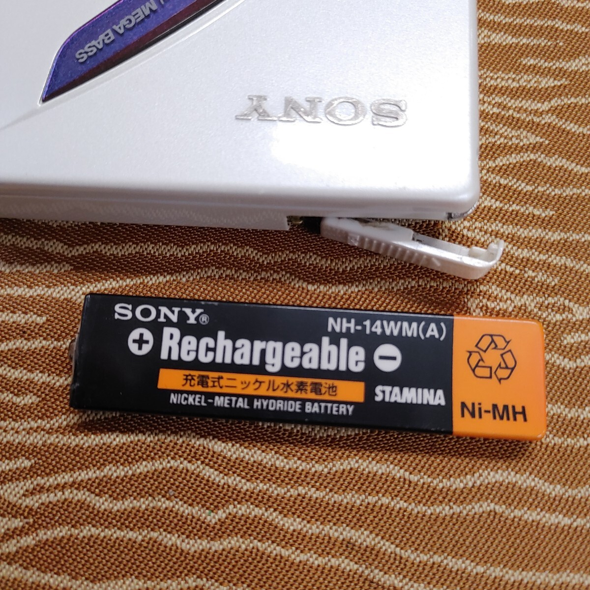 Yahoo!オークション - 【SONY ポータブルMDプレーヤー MZ-E70】ジャン...