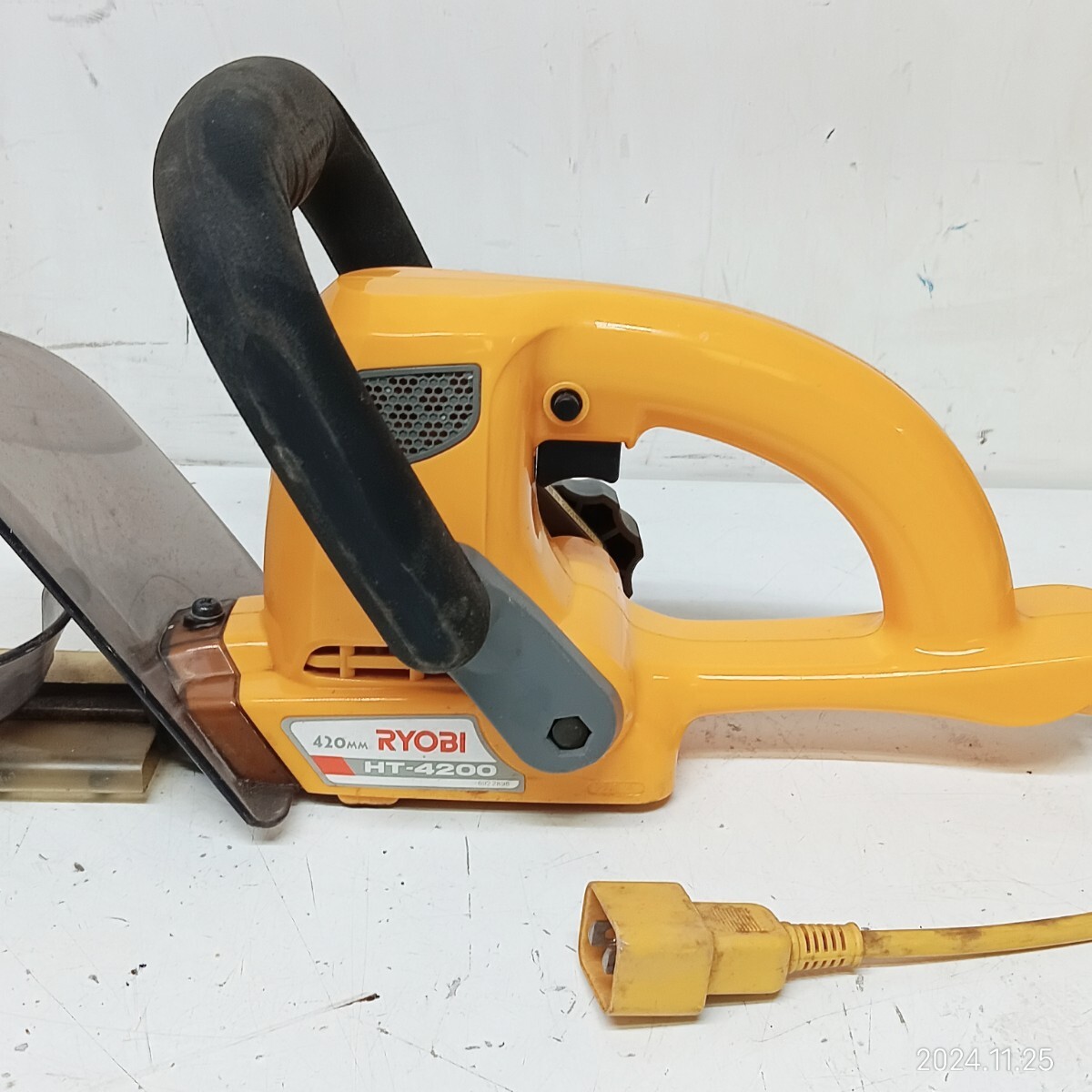 Yahoo!オークション - RYOBI リョービ ヘッジトリマー HT-4200 草刈り...