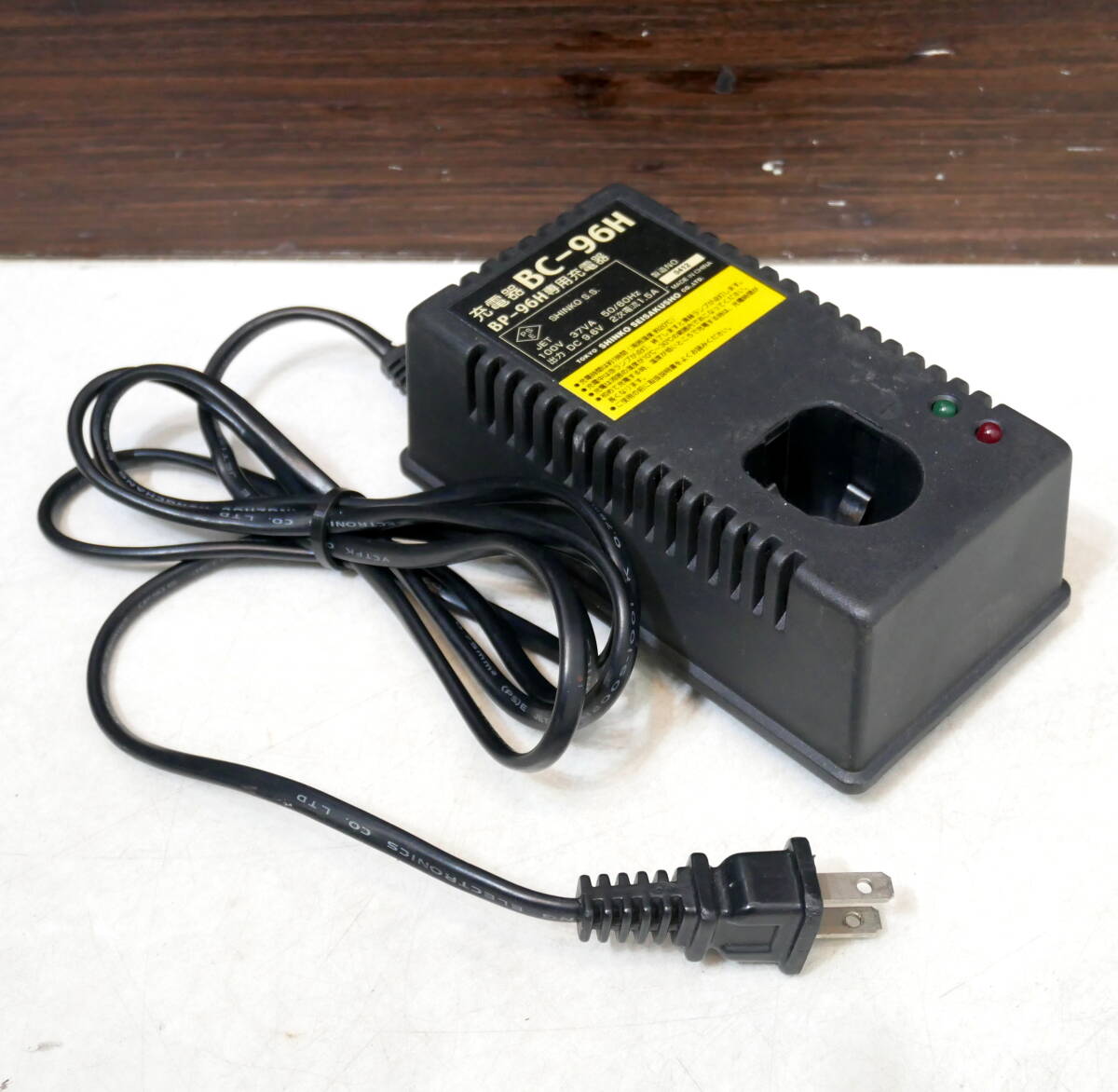 Yahoo!オークション - (R611-E41) ジャンク 充電器 BC-96H 専用 新興...