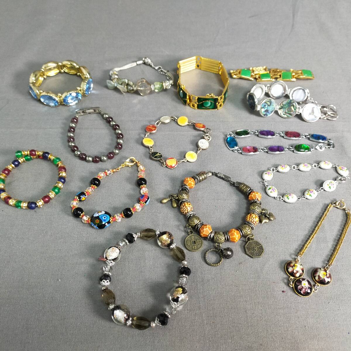 11/13 GJ61493 イミテーション アクセサリー おまとめ 252g ガラス細工 ブレスレット 14本 レディースアクセサリー(ブレスレット)｜売買されたオークション情報、yahooの ...