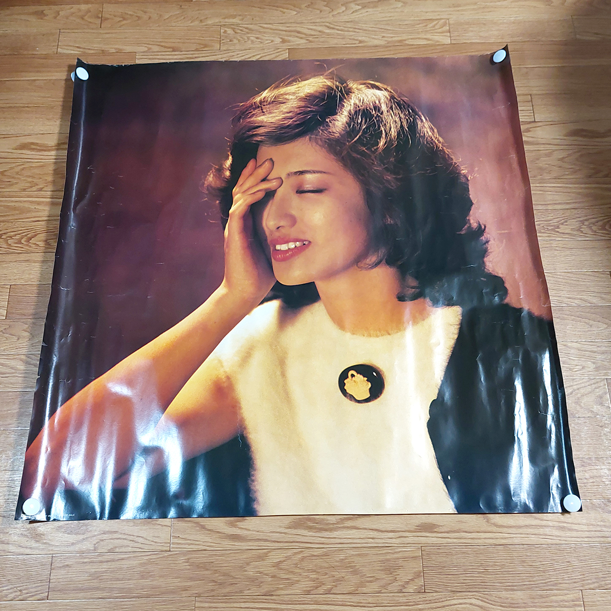 昭和アイドル 山口百恵 ポスター 約103cm正方形 アイドル 写真 大きめポスター ya1955(山口百恵)｜売買されたオークション情報、yahooの商品情報をアーカイブ公開 ...