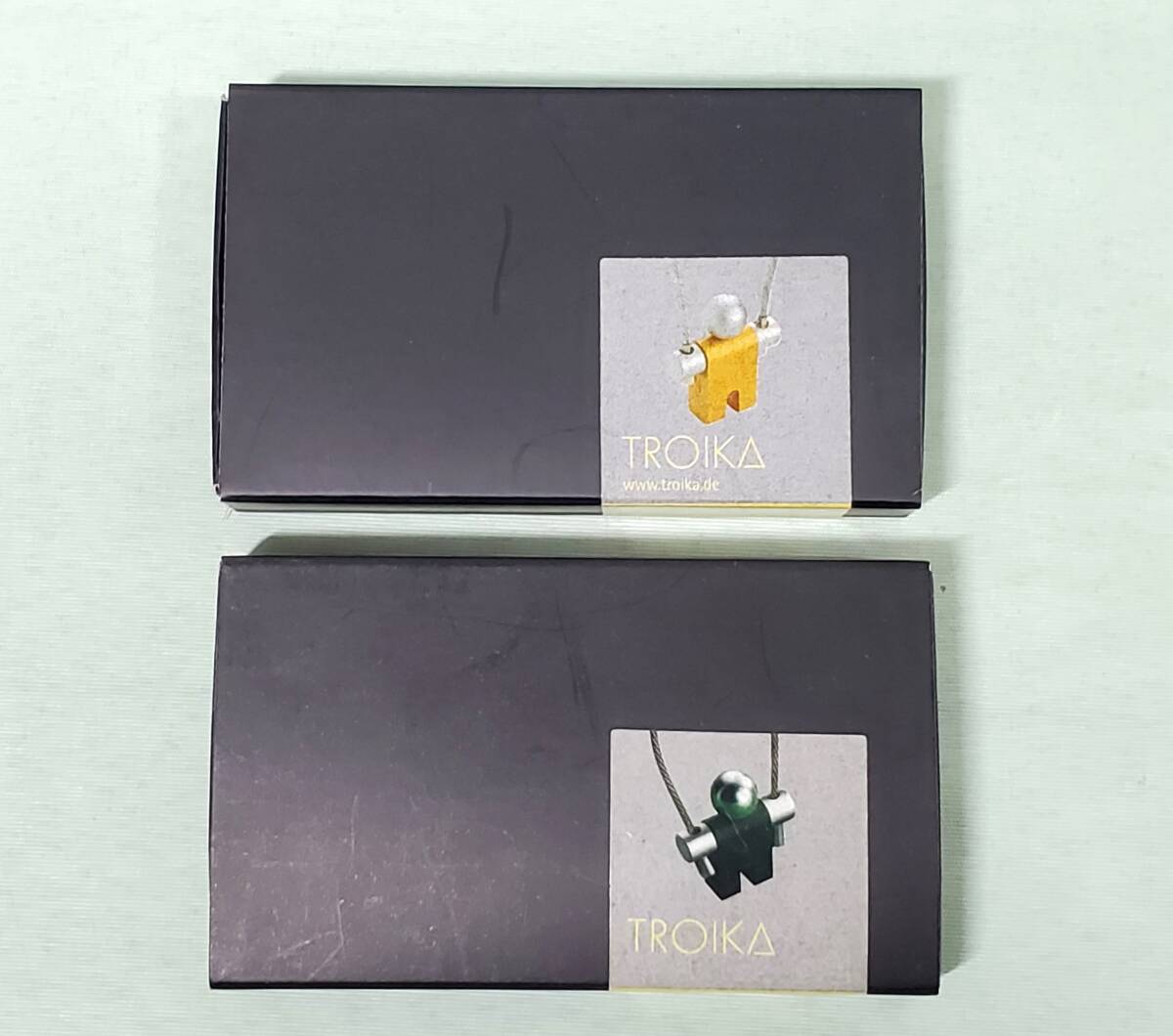 Yahoo!オークション - 未使用 TROIKA トロイカ jumper KYR71 黒 金 2色...