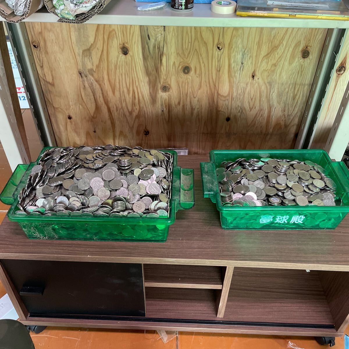 Yahoo!オークション - スロットメダルまとめ売り 約32kg アミューズメ...