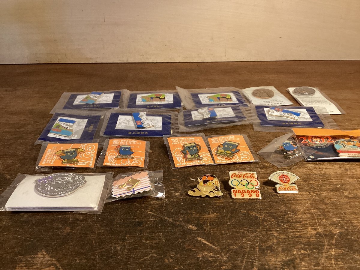 Yahoo!オークション - SS-6378 送料込 バッジ ピンバッジ まとめて 静...