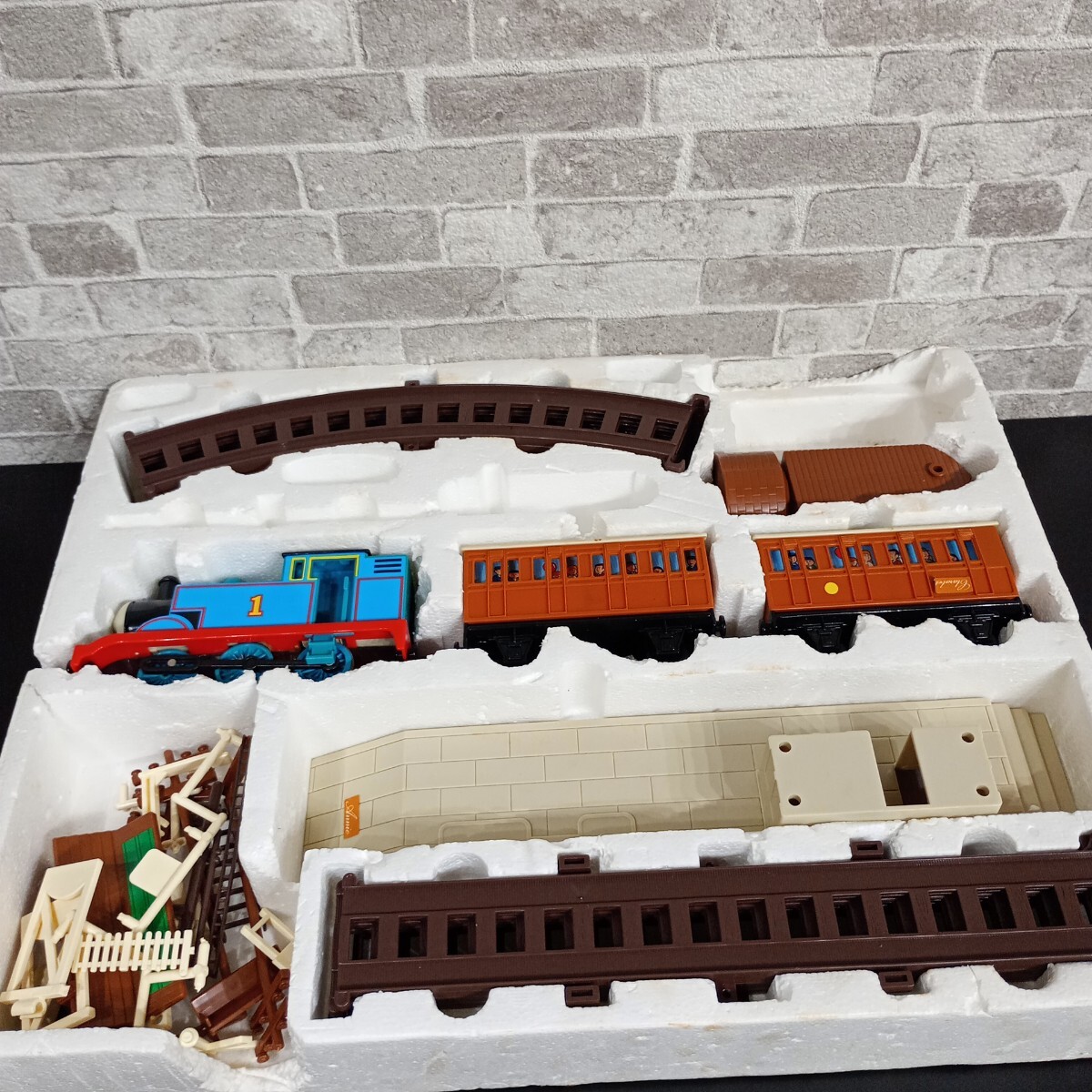 Yahoo!オークション - usF-600/機関車トーマス/しゅっぱつしんこうシリ...