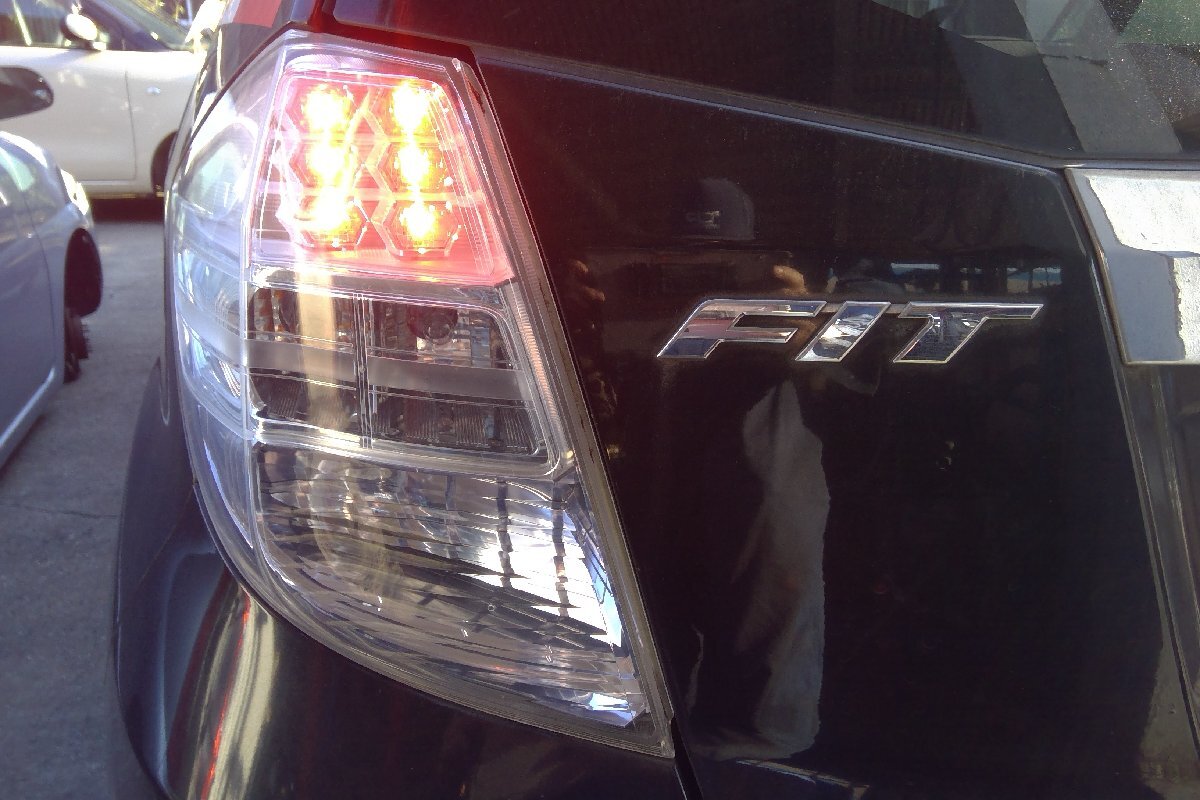 Yahoo!オークション - (H)ホンダ フィット/GP1/HV 純正 クリア LED テ...