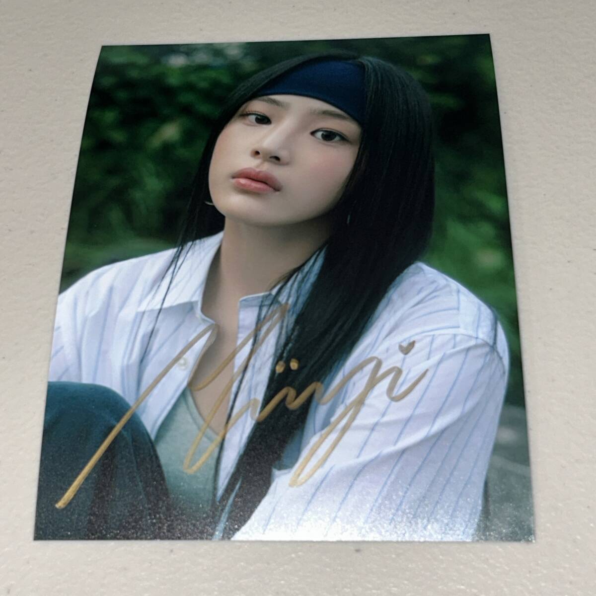 Yahoo!オークション - ミンジ(NewJeans) スチール写真(2Lサイズ) 直筆...