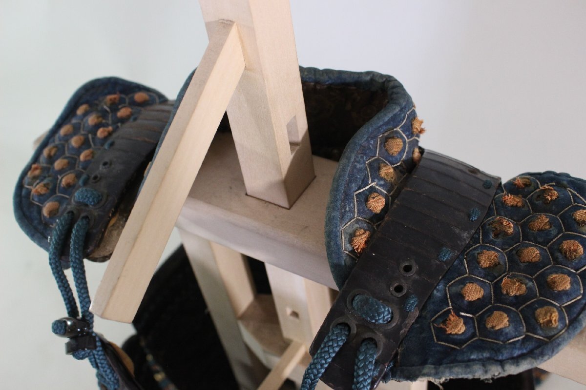 Yahoo!オークション - 白檀塗本小札二枚胴 江戸 鉄 革 白檀塗 5.26kg ...