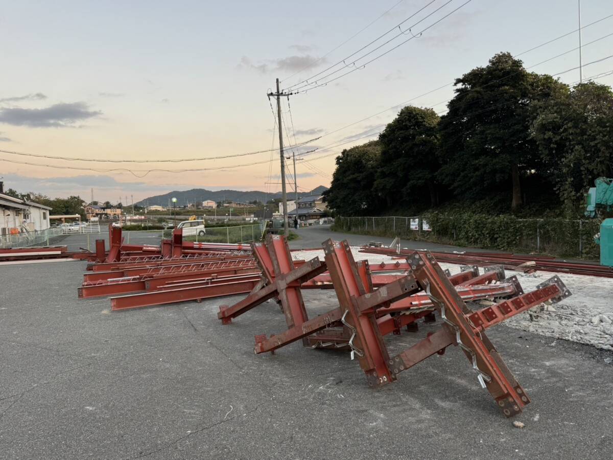 Yahoo!オークション - 111001 一部外装 屋根材付き 鉄骨倉庫 テナント...