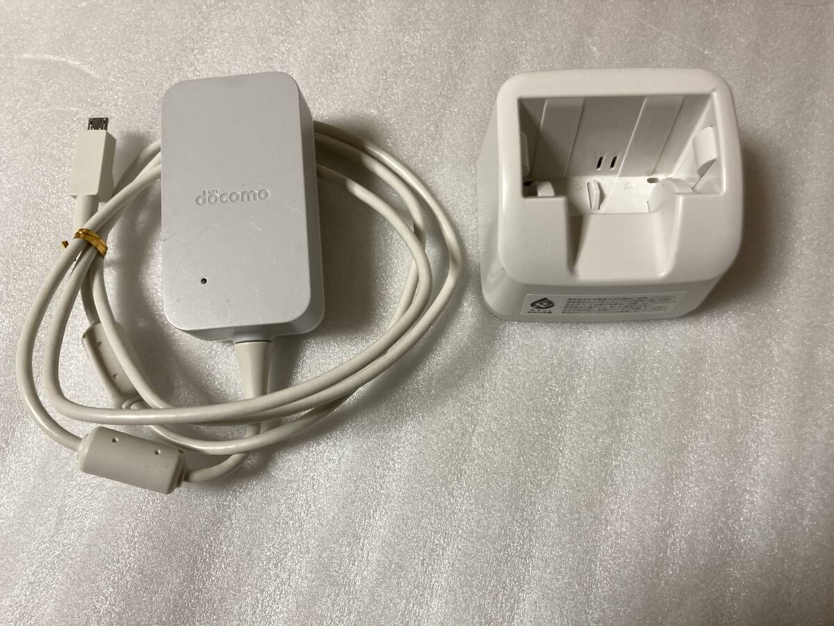 Yahoo!オークション - NTTドコモ卓上ホルダ F49とNTTドコモ ACアダプタ...