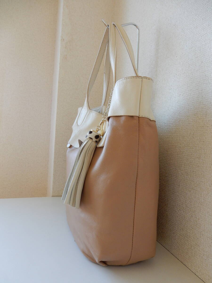 本革☆SAZABY(サザビー)☆A4対応☆6ポケット☆肩掛けOK☆レザー 本革☆SAZABY(サザビー)☆A4対応☆6ポケット☆肩掛けOK☆レザー
