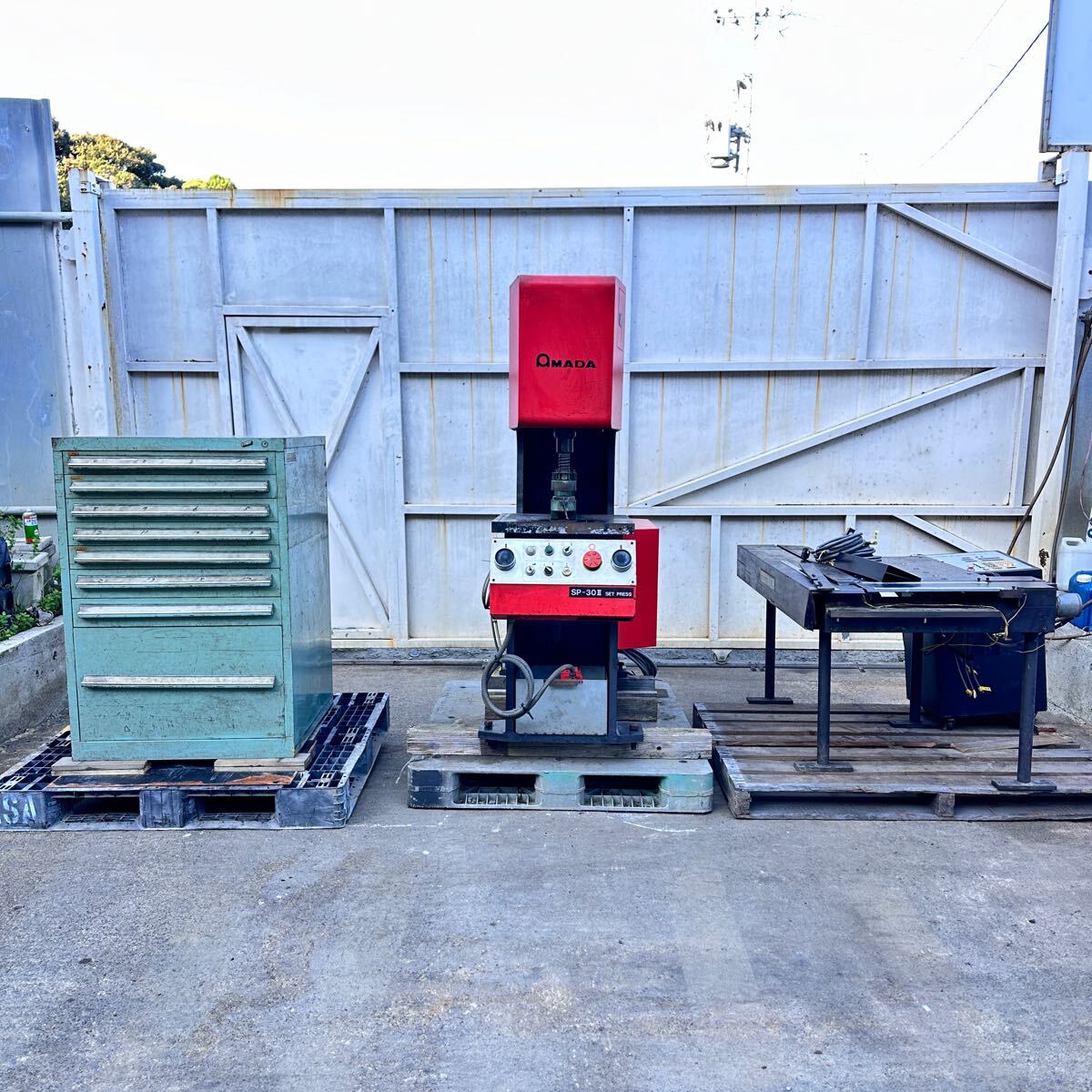 アマダ セットプレス SP-30Ⅱ SS204IIH 30トン 2M 金型付 1987年(工具、DIY用品)｜売買されたオークション情報、yahooの商品情報をアーカイブ公開 - オークファン ...