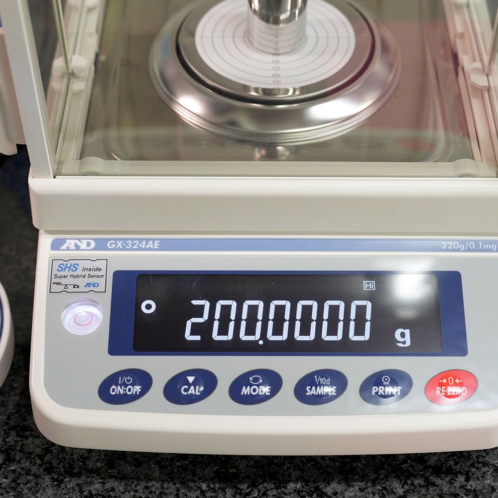 Yahoo!オークション - 【美品】A&D 320g秤量 0.1mg目量(全域) 分析用電...