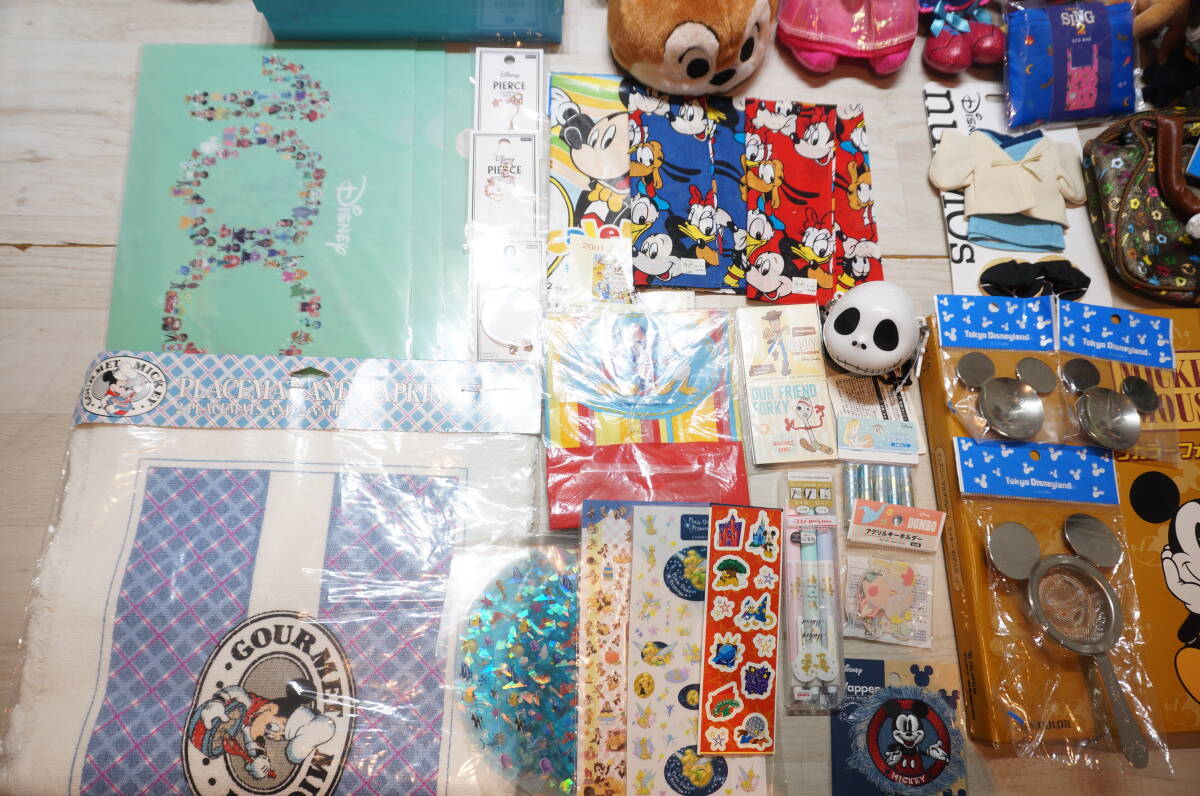 Yahoo!オークション - 【Z326-3.O】超大量 約7㎏ ディズニー グッズ ま...