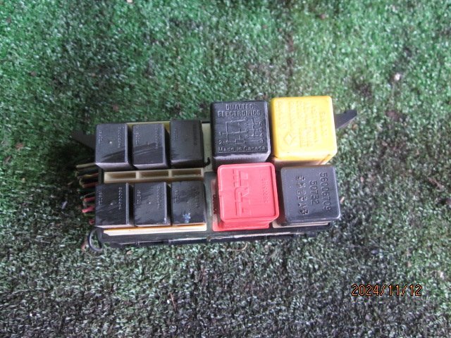 Yahoo!オークション - (0317)7MX ジープ チェロキー リレーボックス 2