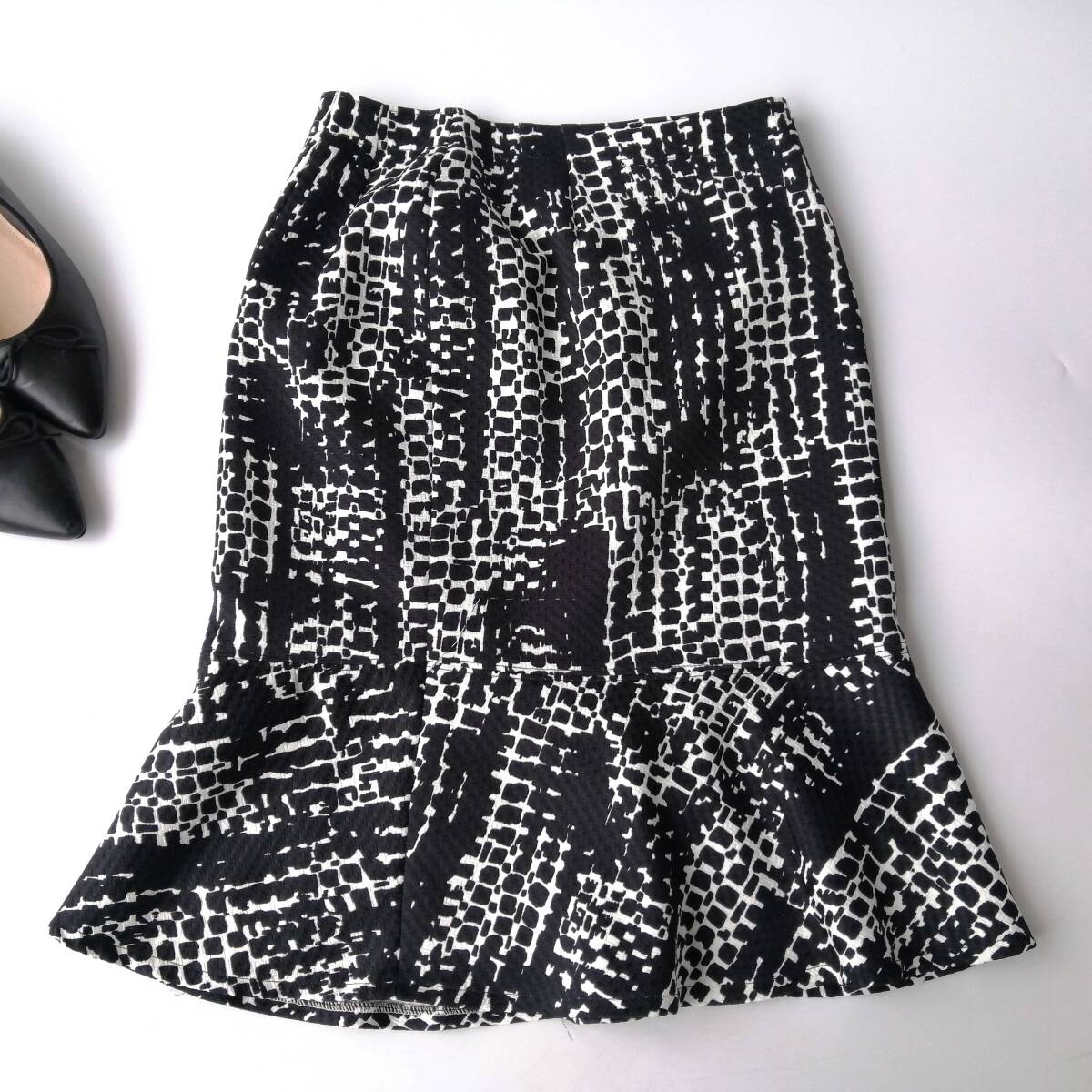 Yahoo!オークション - IVISUTO イヴィスト ㈱ジオン商事 総柄 ひざ丈ス...