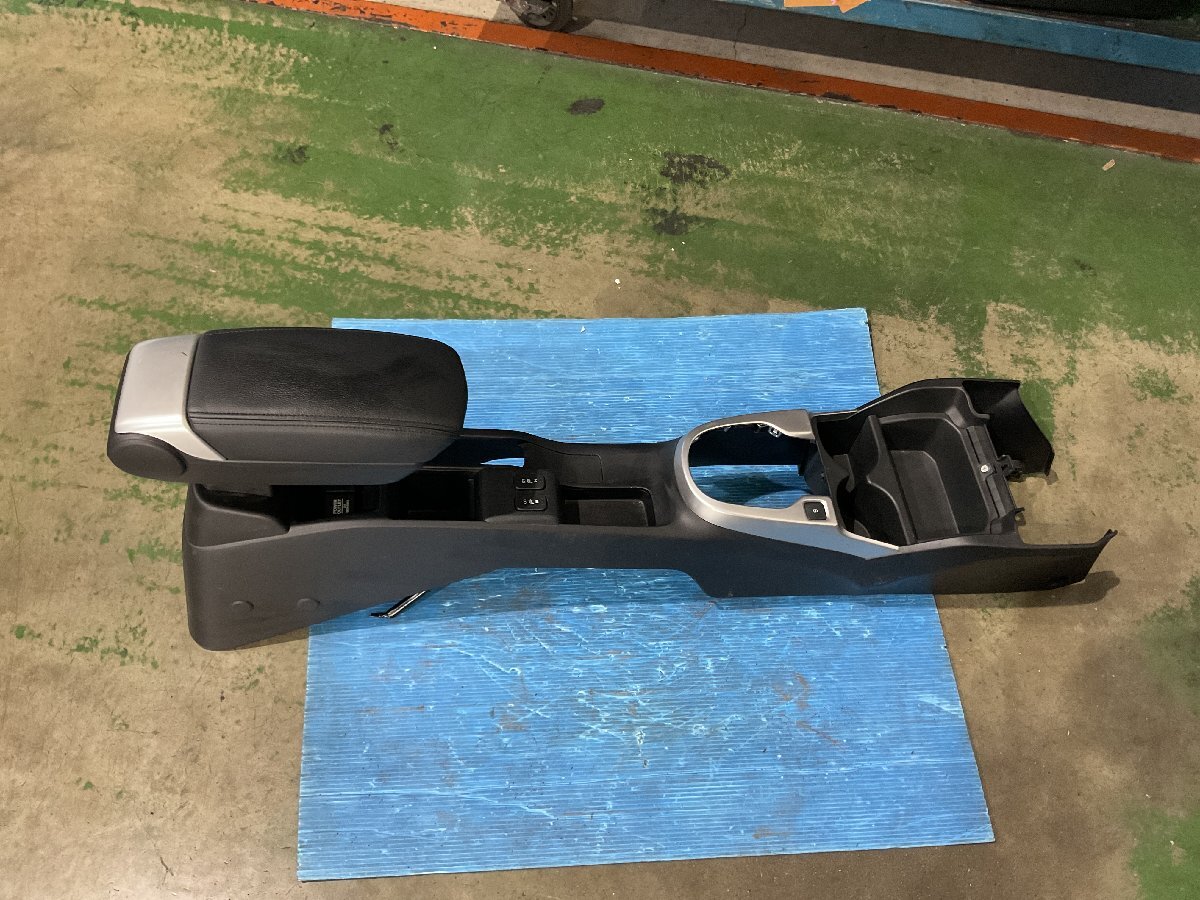 Yahoo!オークション - ホンダ純正 フィットHV GP6 センターコンソール ...