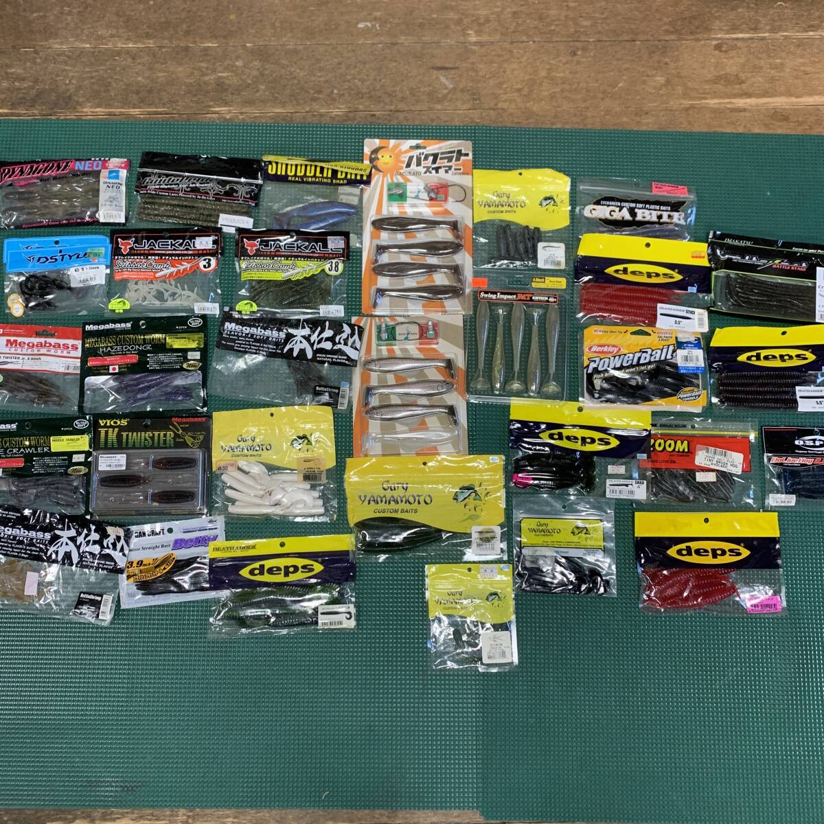 Yahoo!オークション - G-3368 メーカー品 ワームセット まとめ売り 中...