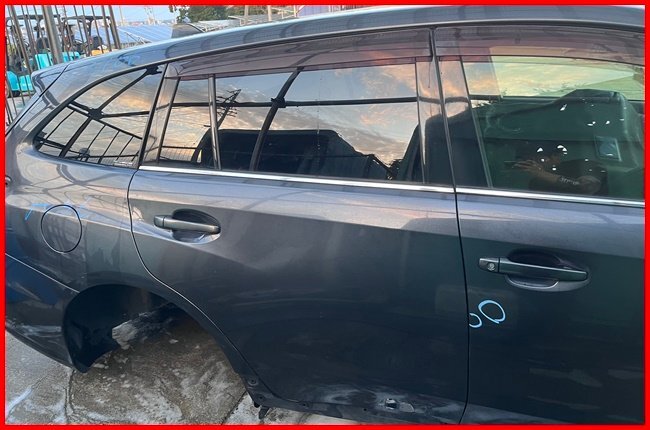 Yahoo!オークション - レヴォーグ VM4 リアドア右 管理番号 5106