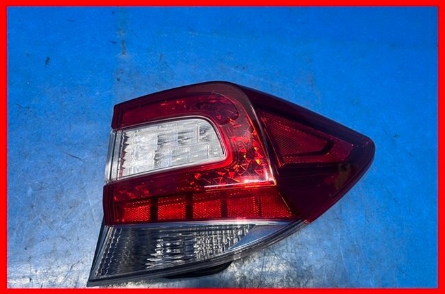 Yahoo!オークション - インプレッサ GK7 テールランプ右 管理番号 5118
