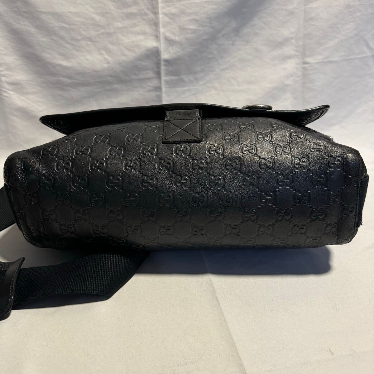 Yahoo!オークション - 極美品 A4 GUCCI グッチ メッセンジャーバッグ ...