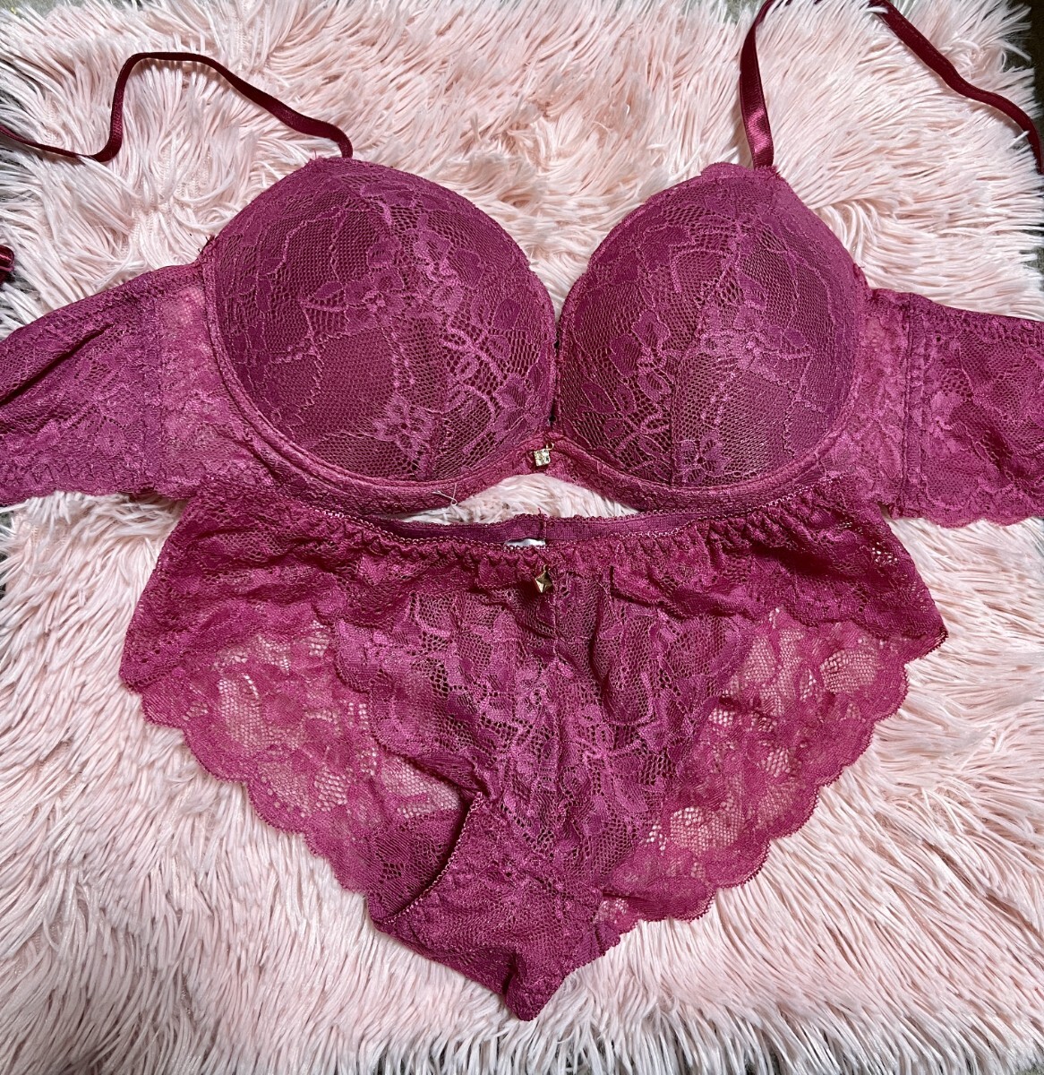 Yahoo!オークション - 大きい胸用 Fカップ F65 ブラジャーショーツセ...