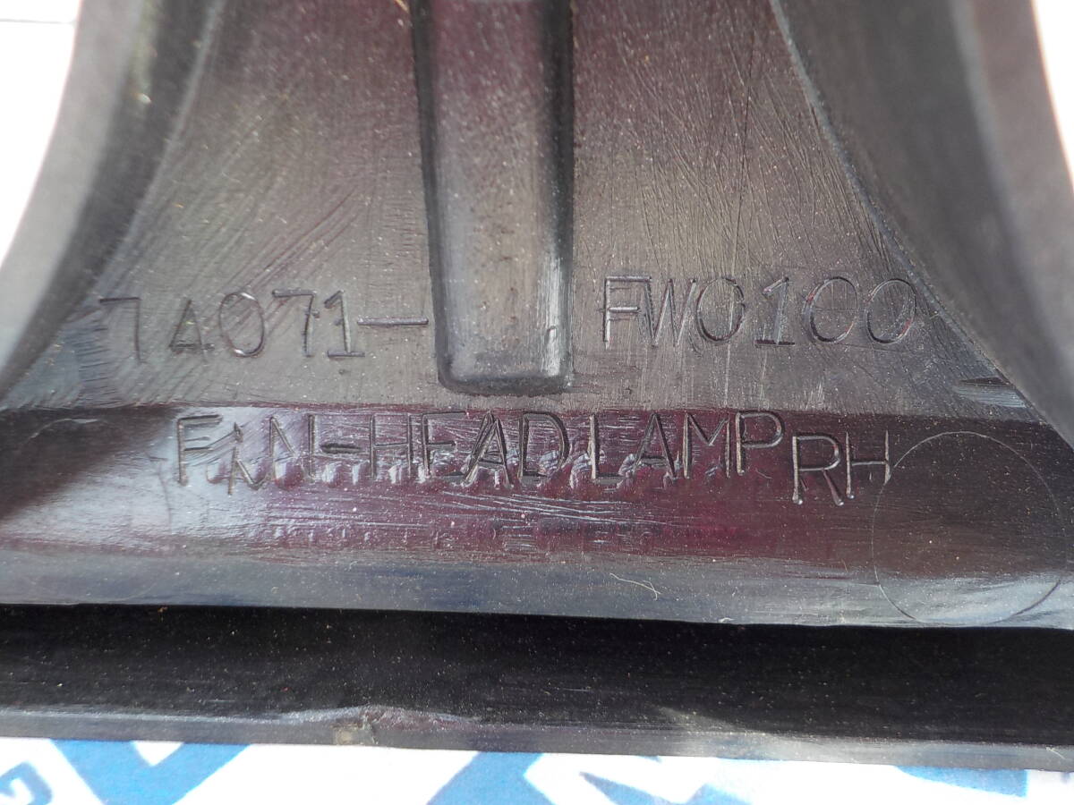 Yahoo!オークション - ニッサン セドリック Y30 バン用 丸目 ライト枠 ...